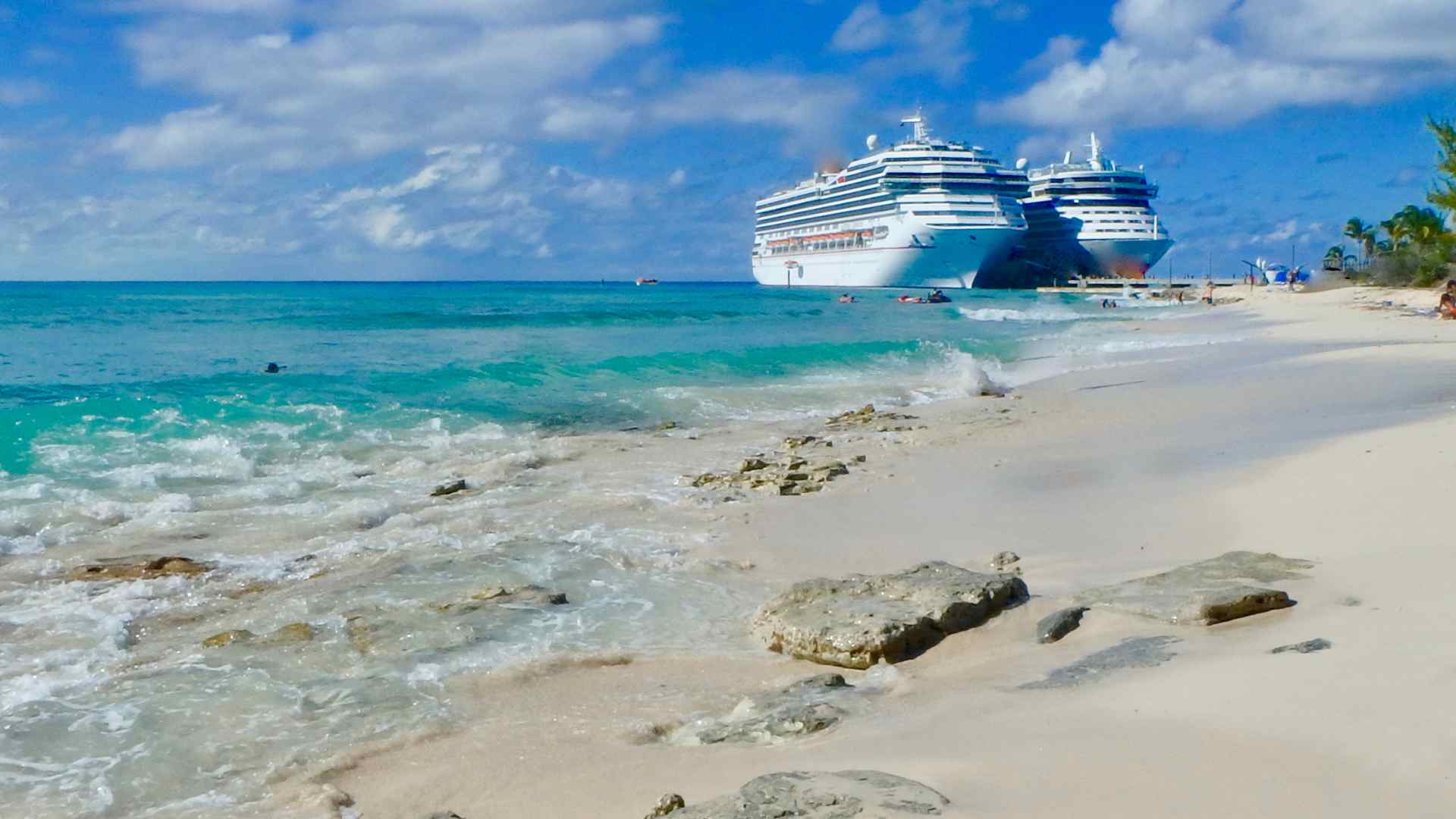 Grand Turk Cruise Port Guide (2025): Margaritaville, Beaches & Tips