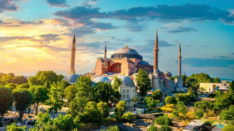 Istanbul Cruise Port Guide (2025): Galataport, Transfers & Top Sights