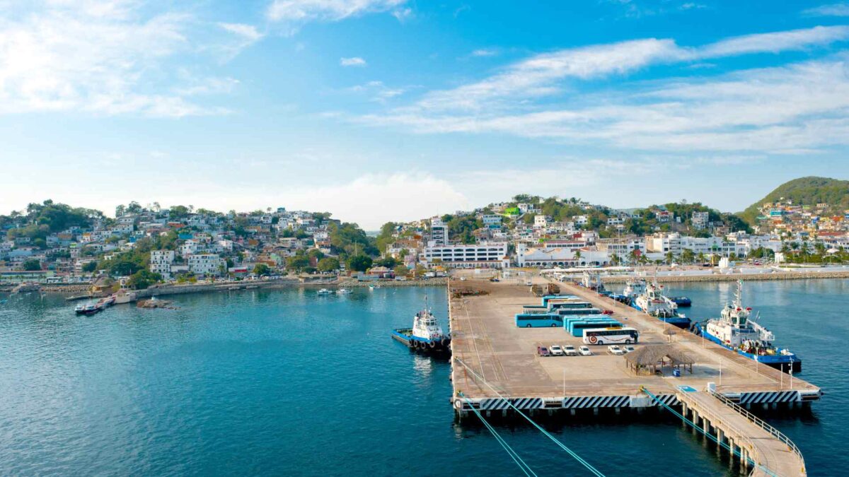 Manzanillo Cruise Port Guide (2025): Beaches, Miradores & Day Trips