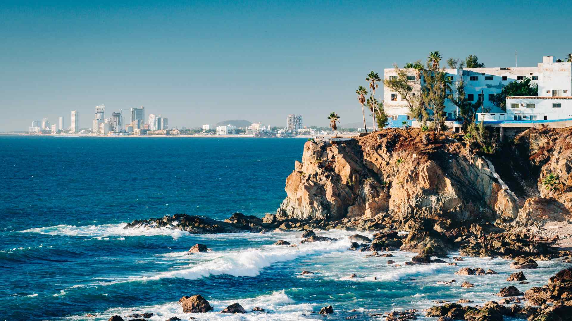 Mazatlán Cruise Port Guide (2025): Old Town, Beaches & Stone Island